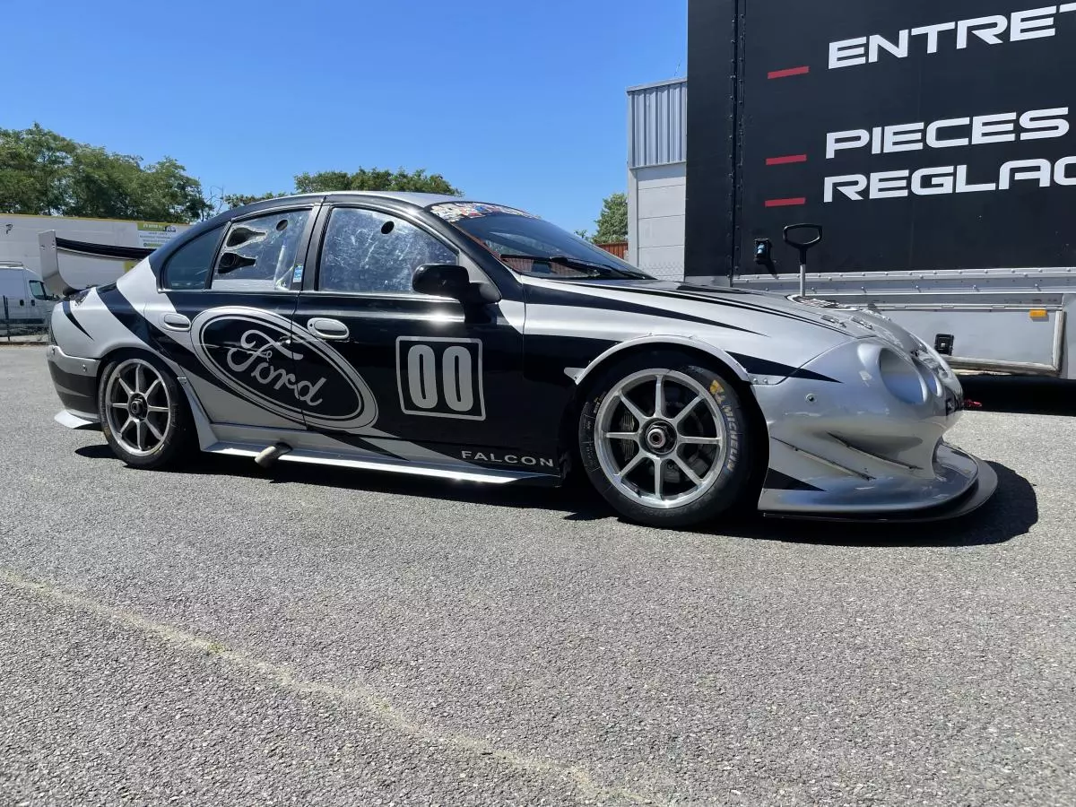 Ford Falcon v8 supercar - Les Pistons racing